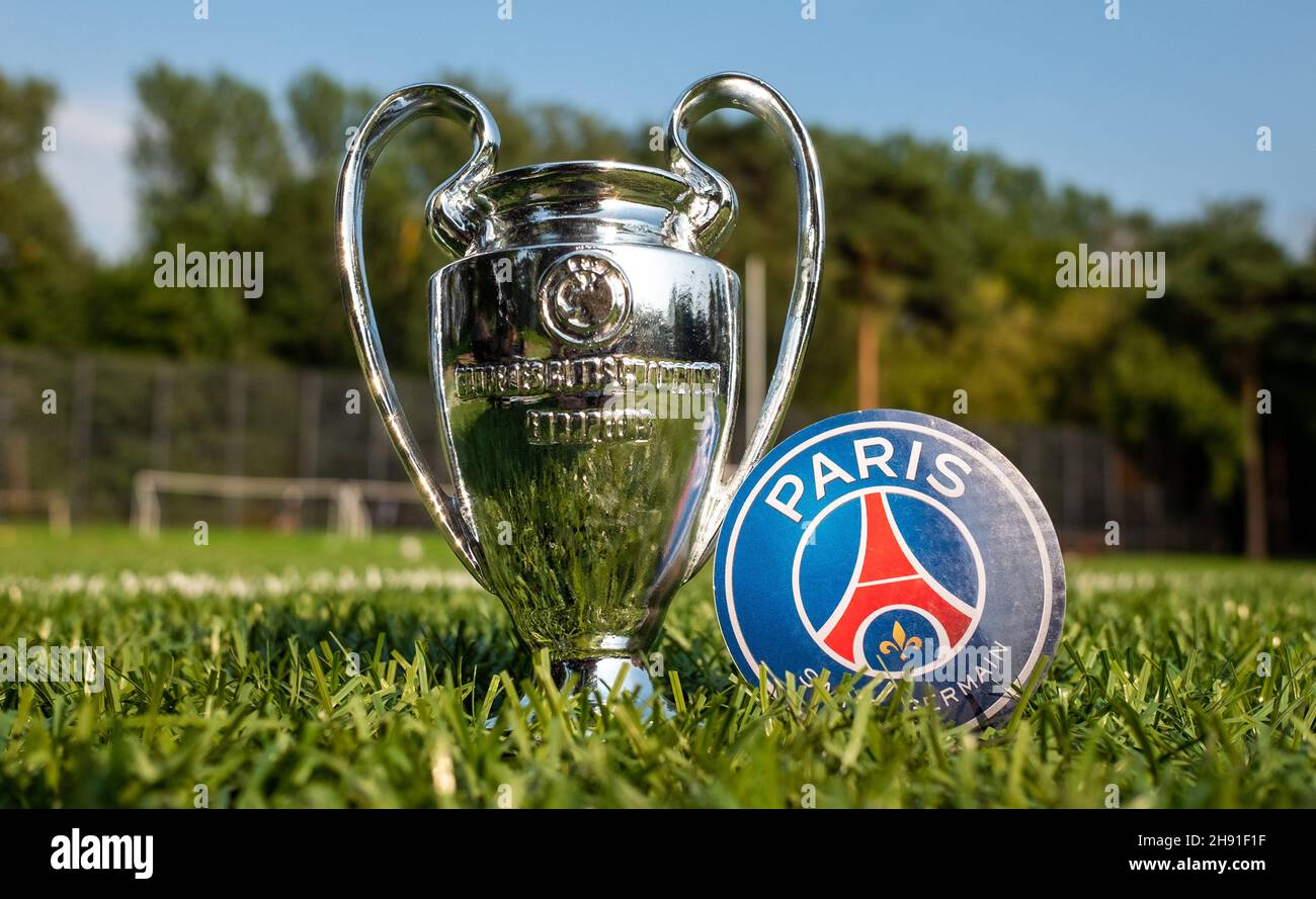 Paris saint germain logo icon Banque de photographies et d’images à ...