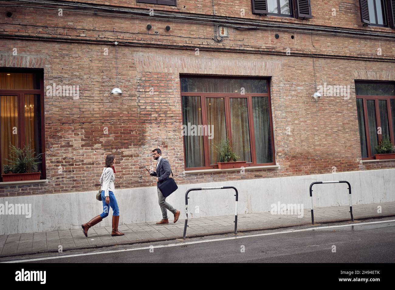 Piétons sur le trottoir Banque de photographies et d’images à haute ...