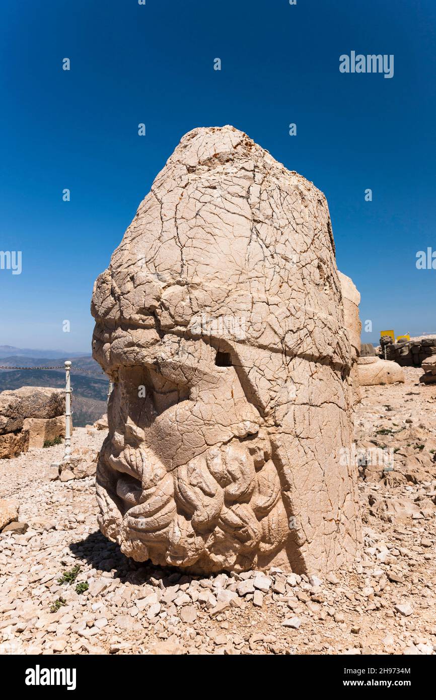 Pyramide de pierre au temple de zeus Banque de photographies et d ...