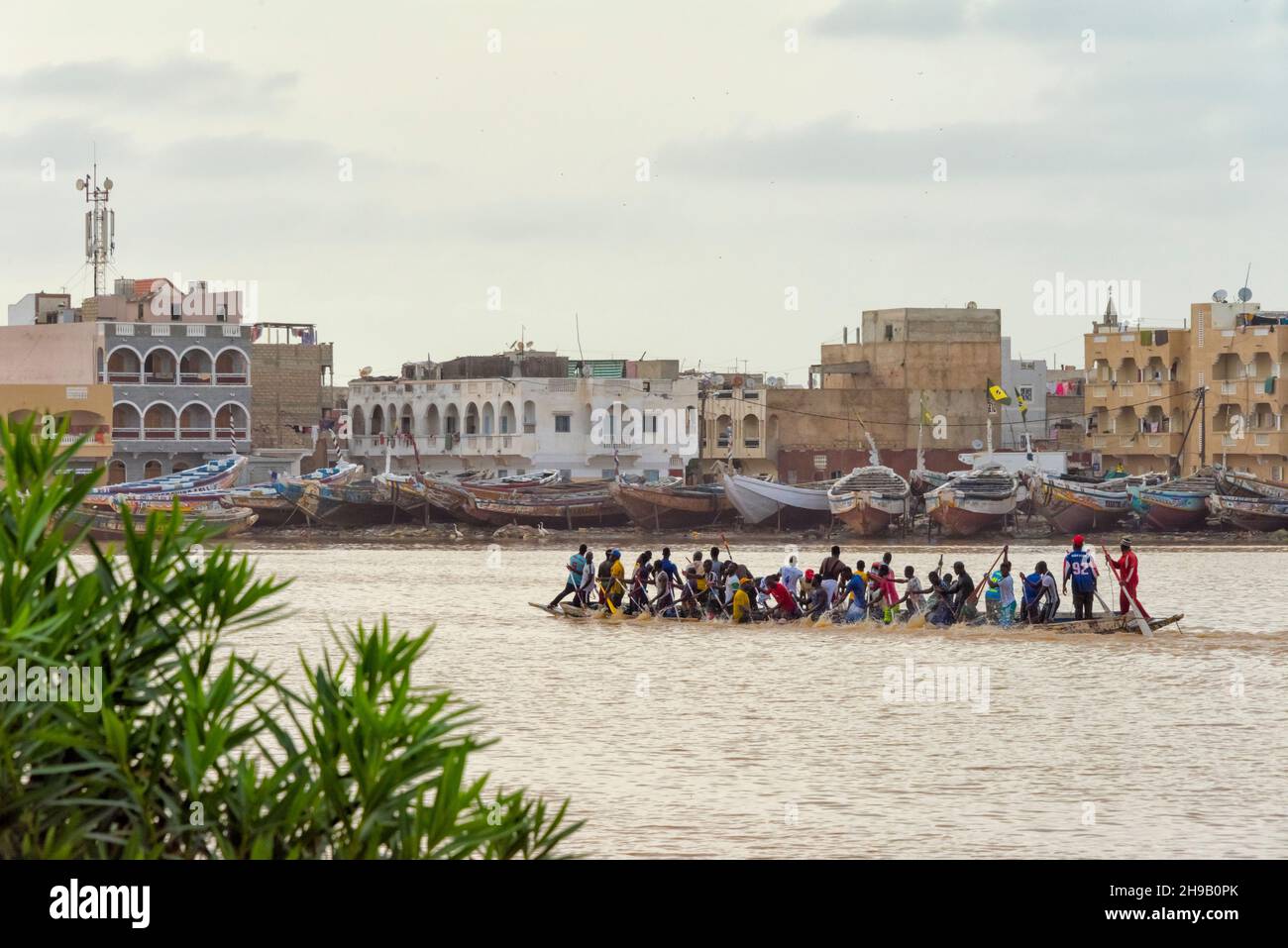 Pirogue senegal Banque de photographies et d’images à haute résolution ...