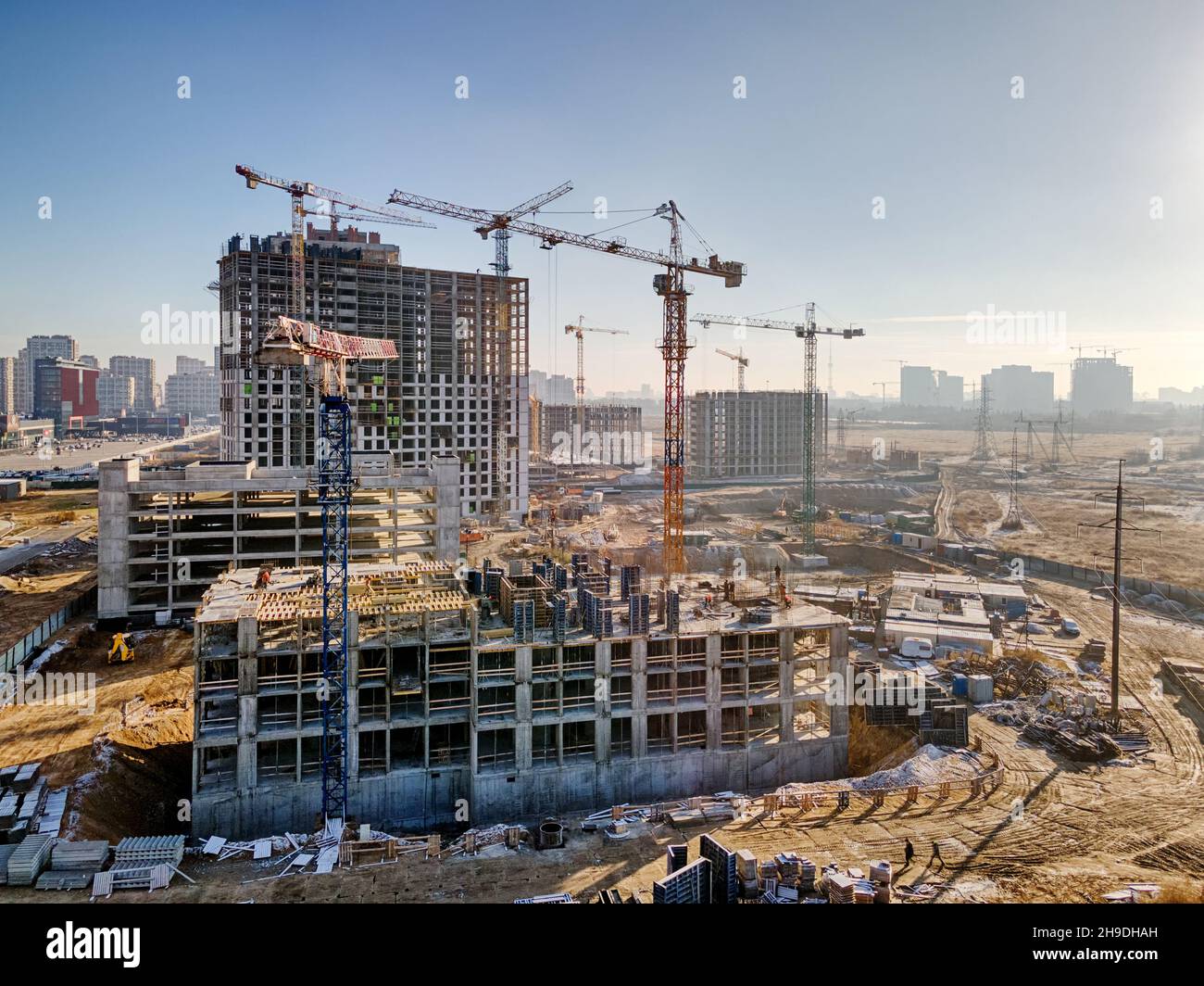 Chantier de construction d'un nouveau quartier de la ville avec des ...