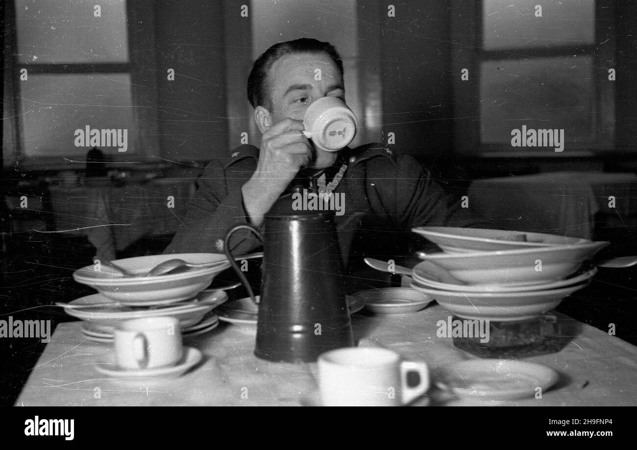 Cantine militaire Banque de photographies et d’images à haute ...