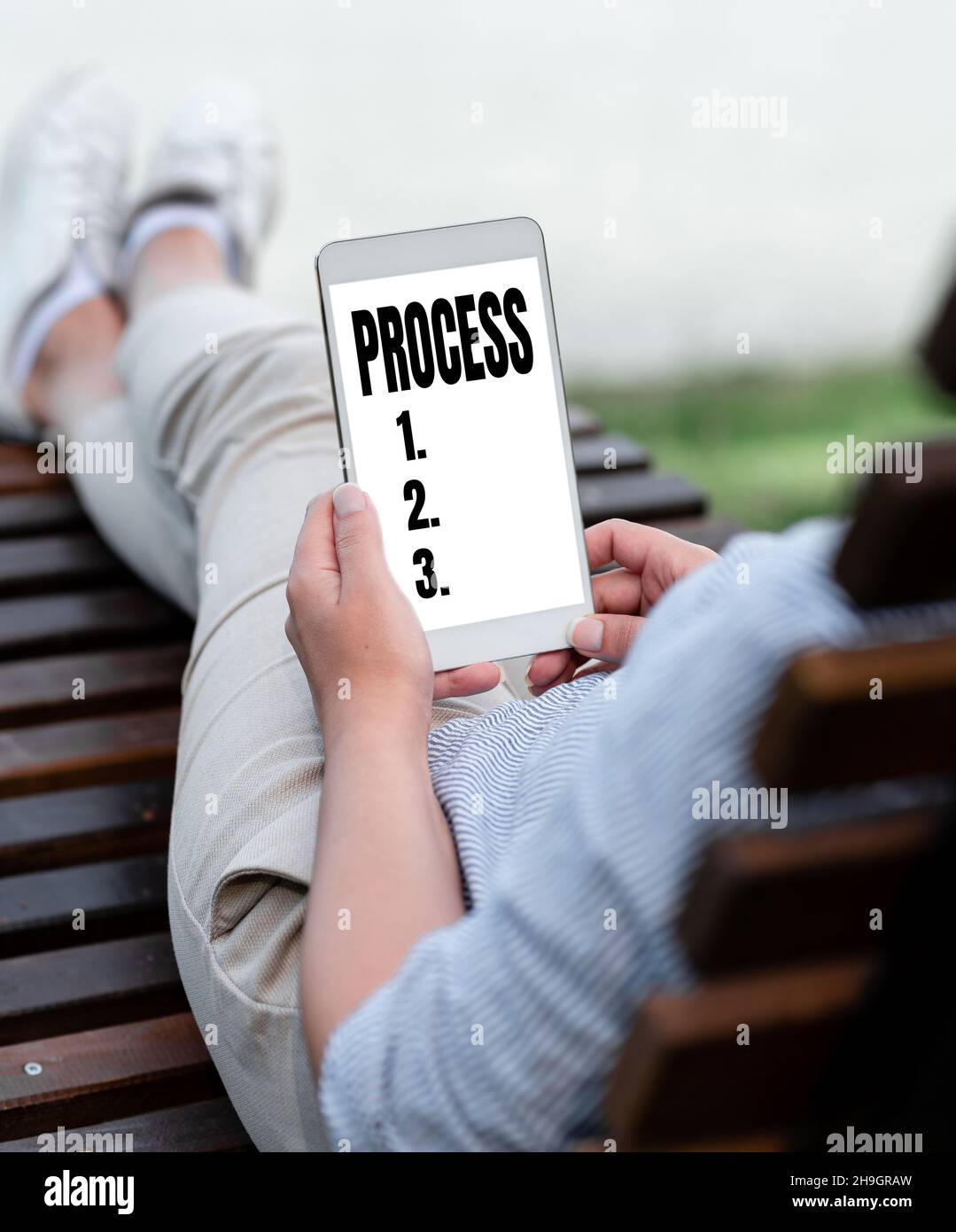 Processus d'écriture manuelle des affiches.Photo conceptuelle ...