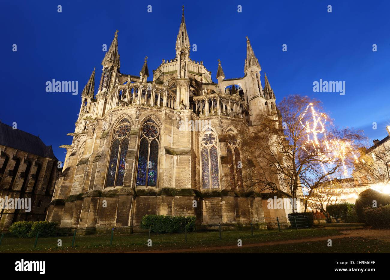 Cathédrale notre Dame, Reims dans la nuit.L'un des chefs-d'œuvre les plus étonnants de l'art ...