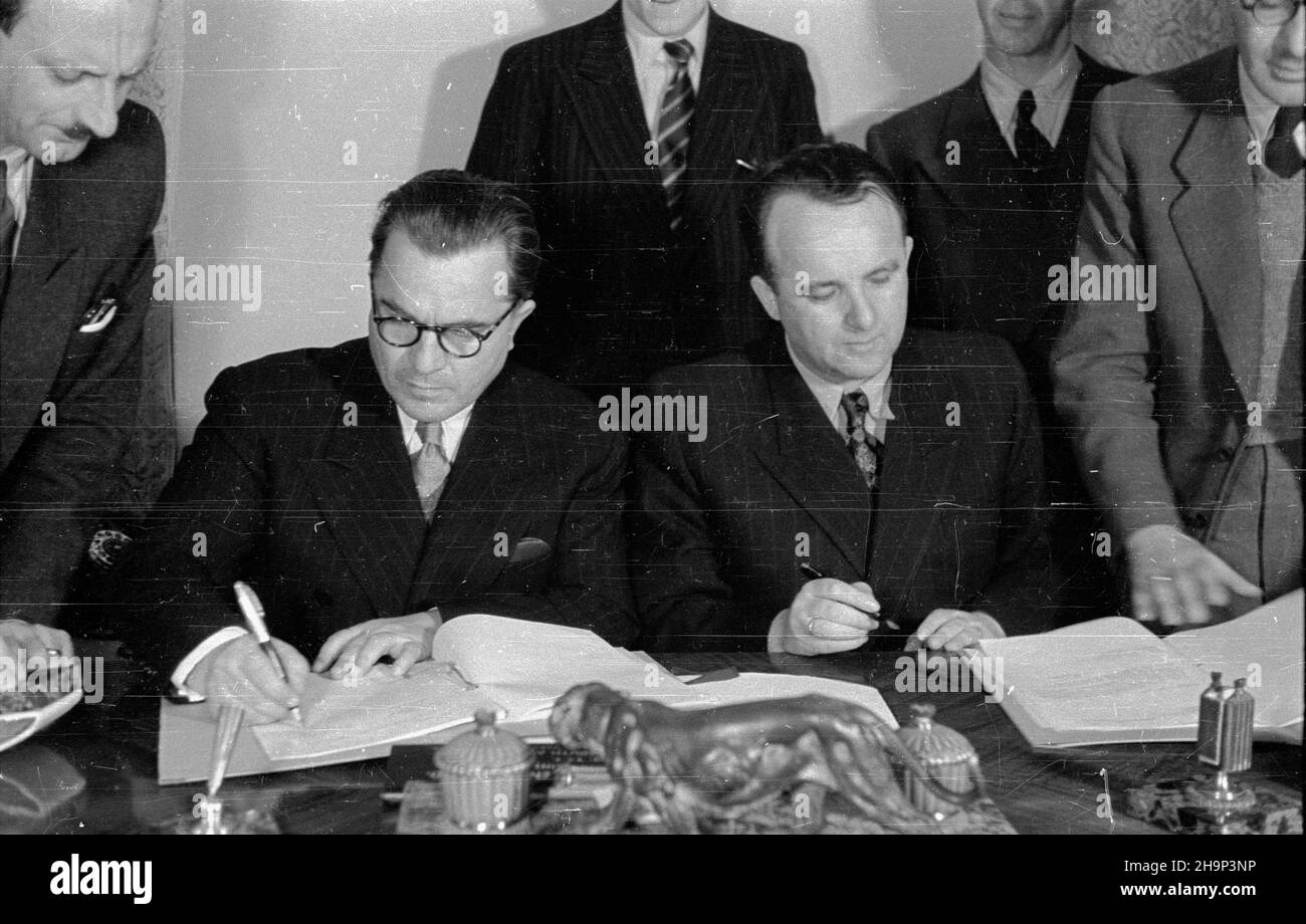 Ministrestwo przemys3u je handlu Banque de photographies et d’images à ...