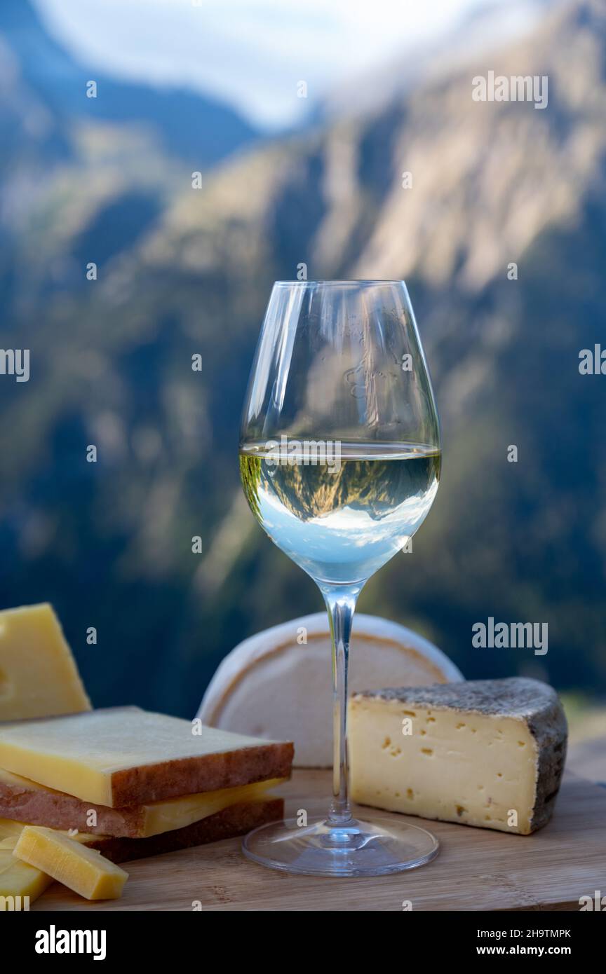 Fromages et vins savoureux de la région savoyarde en France, fromages ...