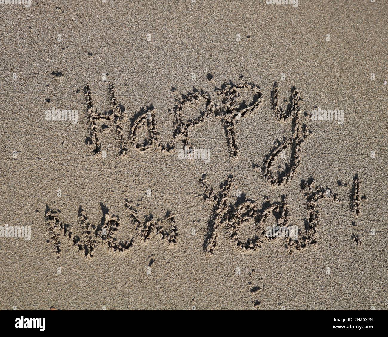 Année 2023 écrit dans le sable Banque de photographies et d’images à haute résolution - Alamy