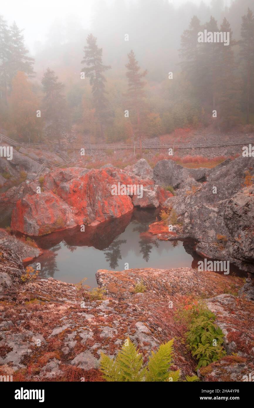 Reflets de roche rouge Banque de photographies et d’images à haute ...