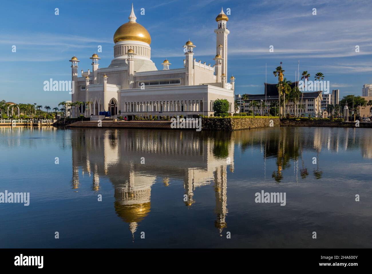 Masjid omar ali saifuddien Banque de photographies et d’images à haute ...