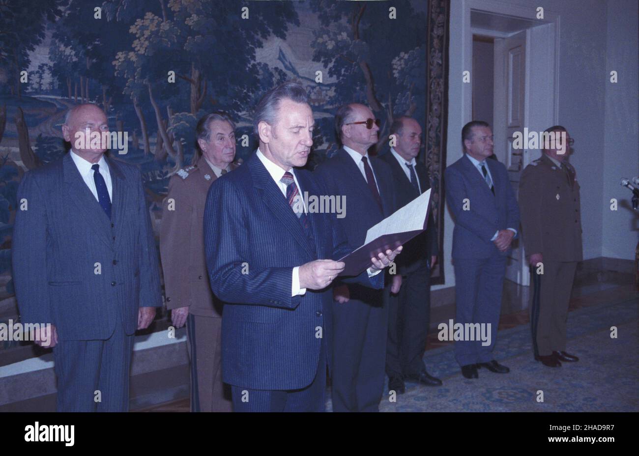 Varsovie 30.10.1989.Belweder.Uroczystoœæ odznaczenia 14 kombatantów II ...
