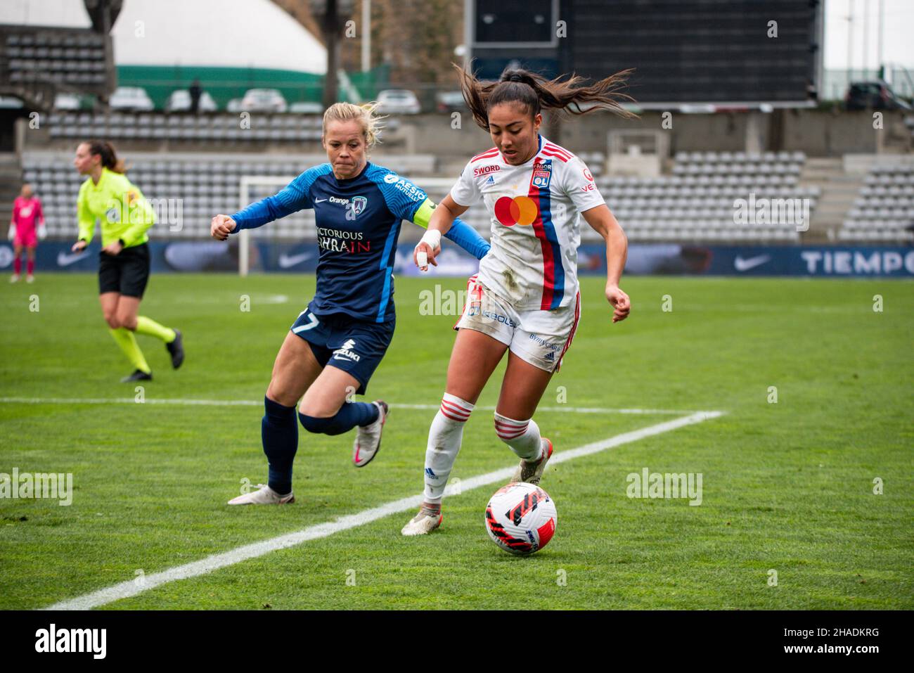 Julie Soyer du FC Paris et Selma Bacha de l'Olympique Lyonnais se ...