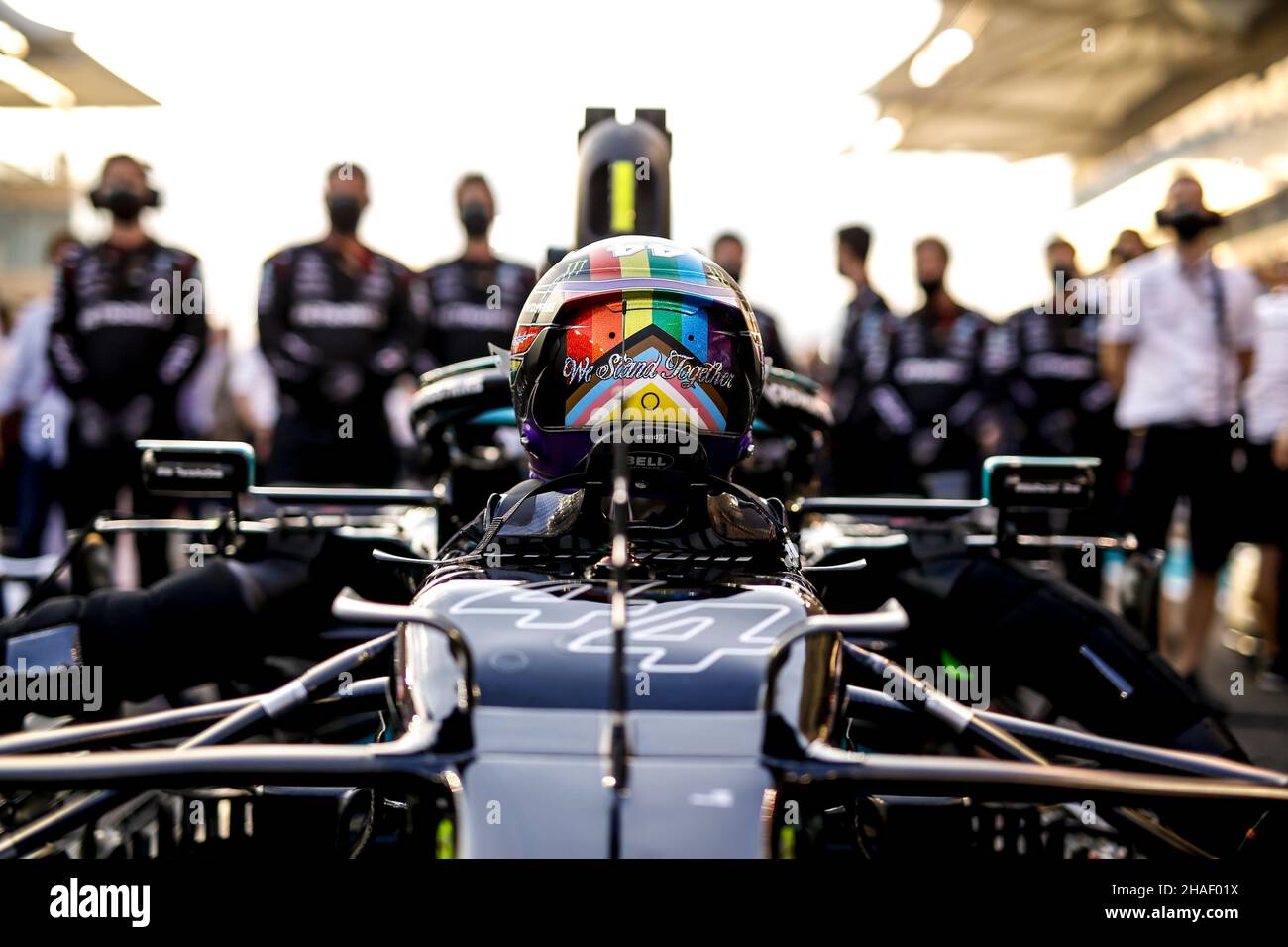 Casque lewis hamilton abu dhabi 2021 Banque de photographies et d ...