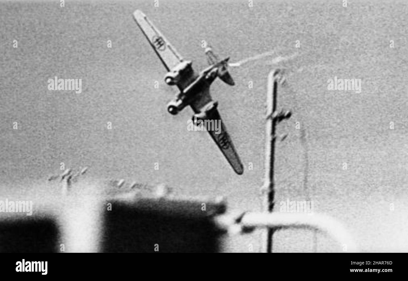 OPÉRATION PIÉDESTAL août 1942 pour réapprovisionner Malte.Un bombardier ...