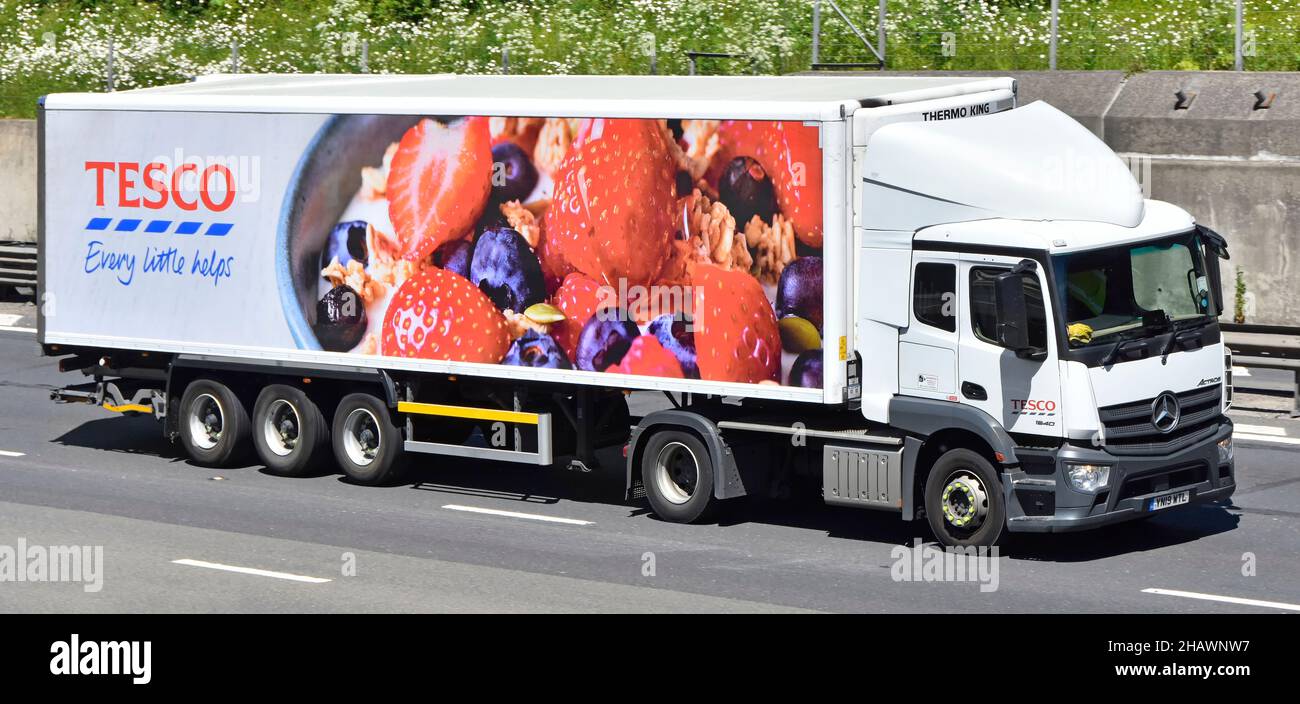 Supermarché Tesco commerce de détail remorque vue latérale avant ...