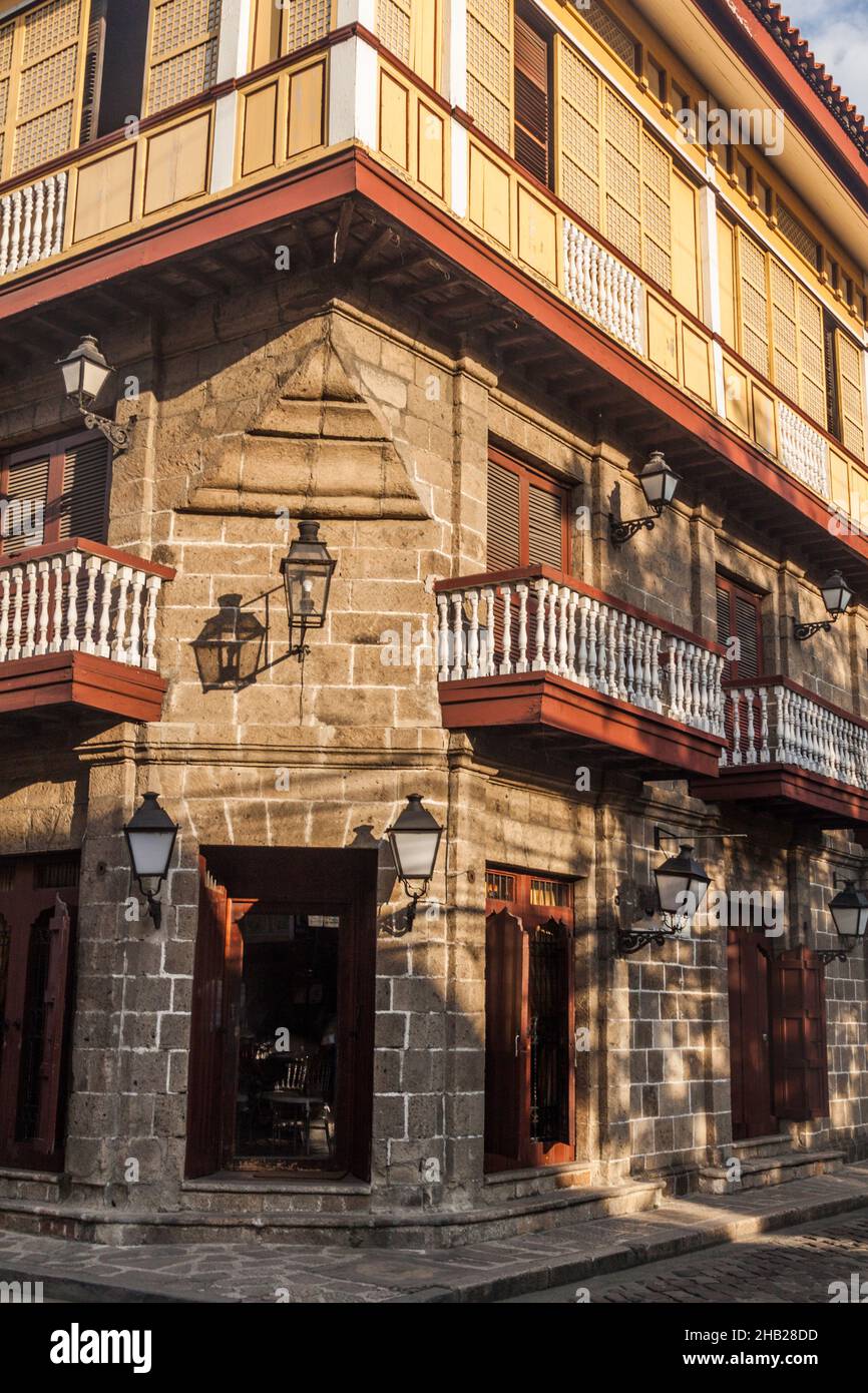 Ancienne maison coloniale en pierre dans le quartier Intramuros de ...