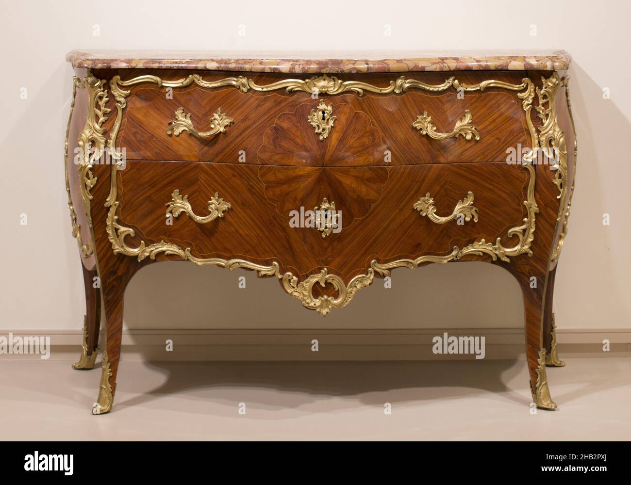 Commode bois de rose Banque de photographies et d’images à haute ...