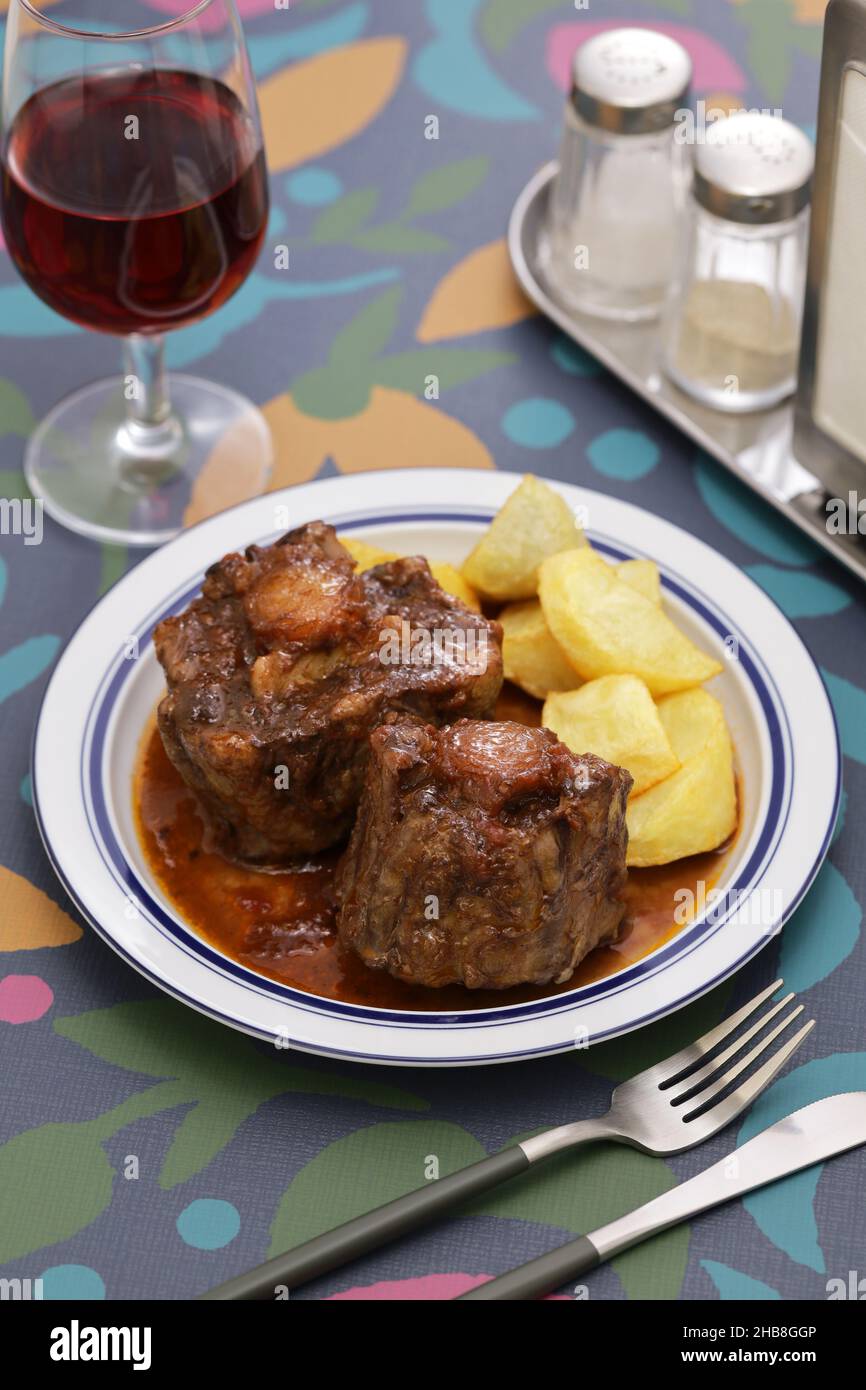 ragoût de queue de taureau espagnol ( rabo de toro Photo Stock - Alamy