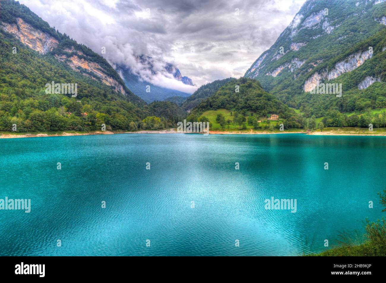 Lago di tenno lake Banque de photographies et d’images à haute ...