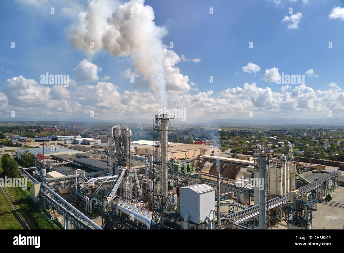 Vue aérienne de l'usine pétrochimique de raffinage de pétrole et de gaz ...