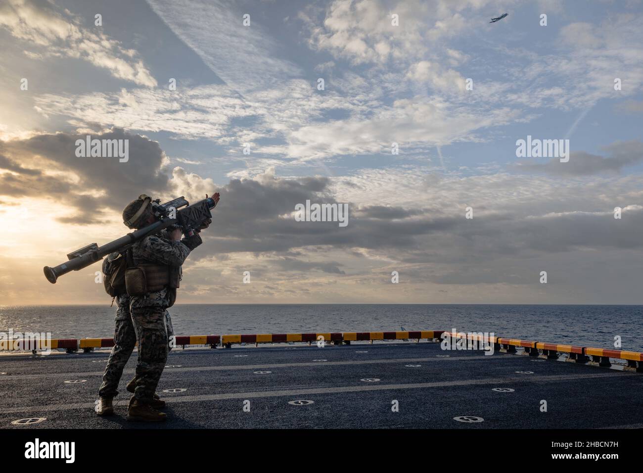 211210-N-IK871-1095 OCÉAN ATLANTIQUE (DÉC10, 2021) Cpl.Albert Rod III ...