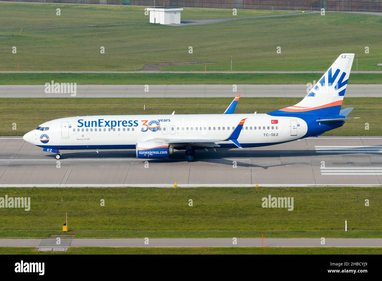 Avion SunExpress TC-SEZ. Avion Boeing 737 Sun Express au départ d ...