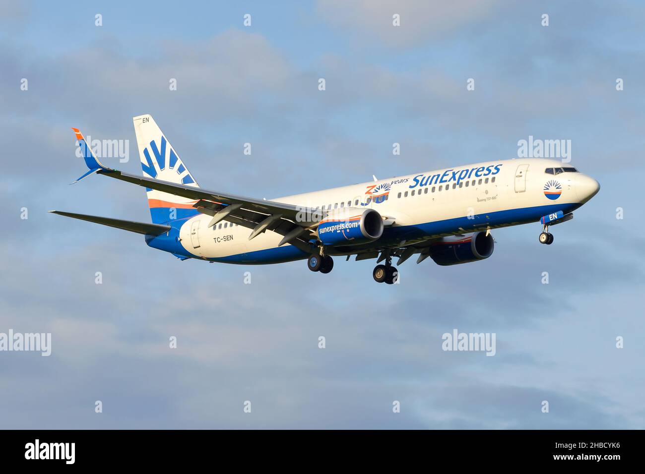 Boeing 737 Sun Express volant à Antalya. Avion de SunExpress avec des ...