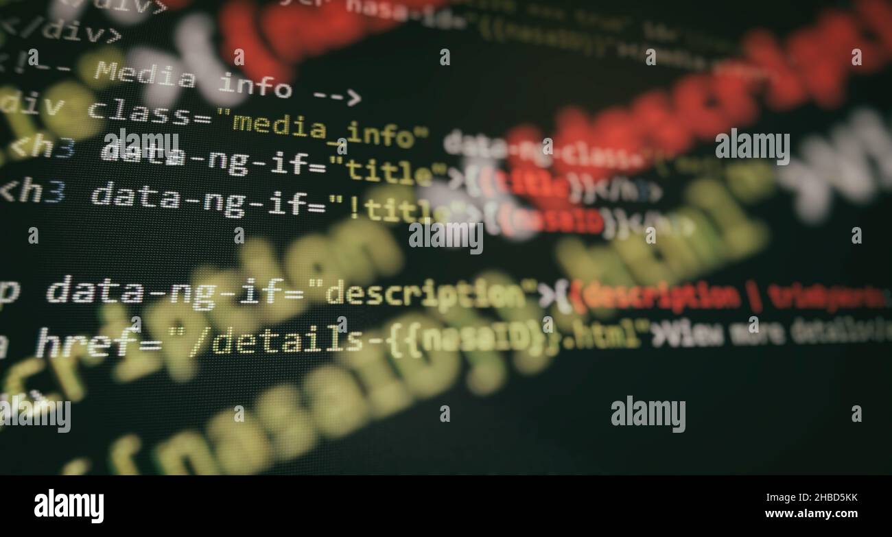 Écran de code de programmation du développeur logiciel.Temps de travail ...