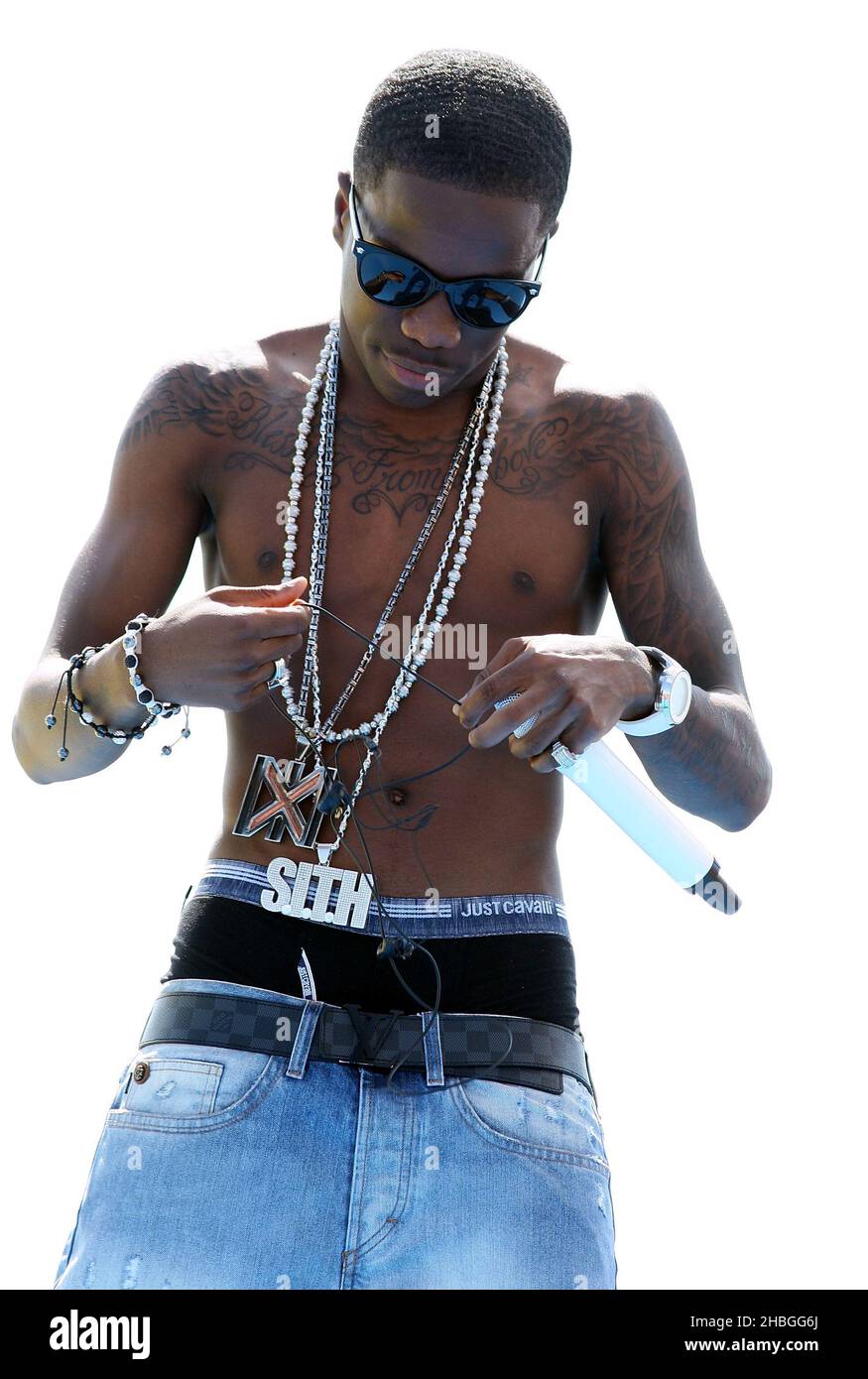 Tinchy stryder se produit au t4 sur la plage de weston super mare ...