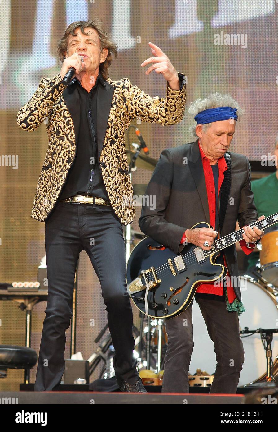 Mick jagger and keith richards on stage Banque de photographies et d ...