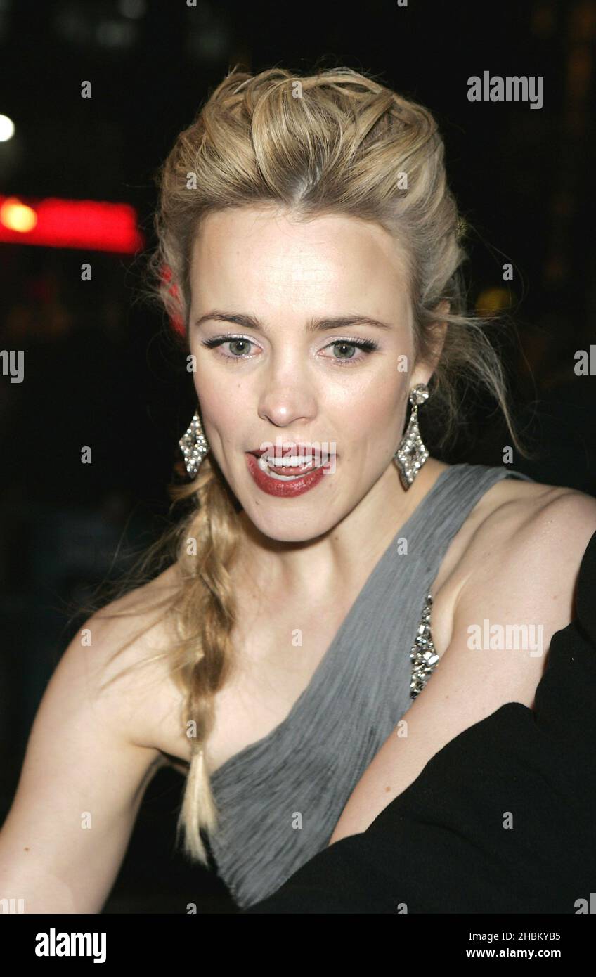 Rachel McAdams arrive à la première mondiale de Sherlock Holmes à l ...