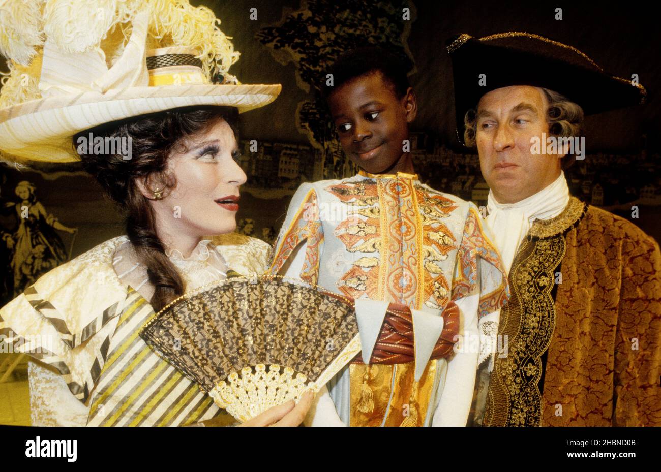 L'actrice Fenella Fielding, Wayne Wallen et Christopher Benjamin dans ...