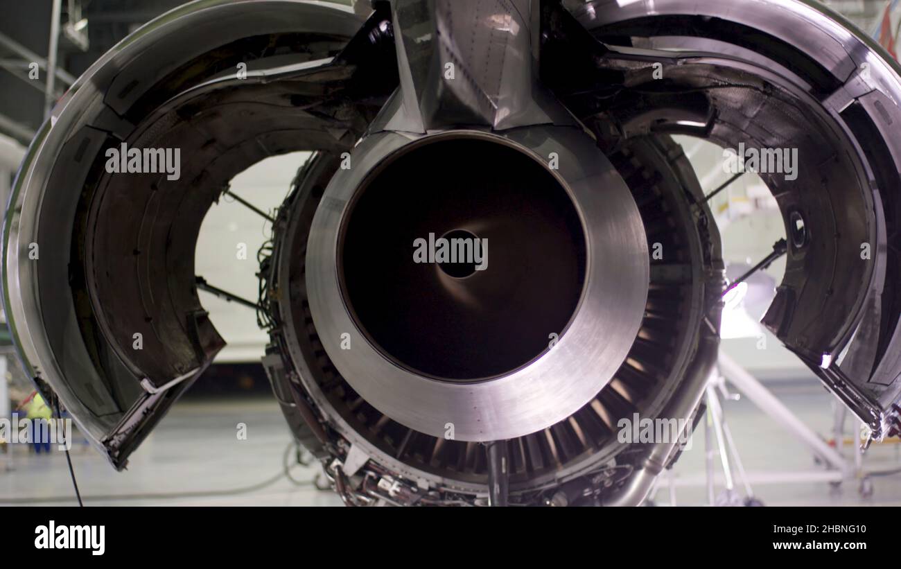 Moteur de l'avion en entretien intensif.Maintenance de l'avion, moteur ...