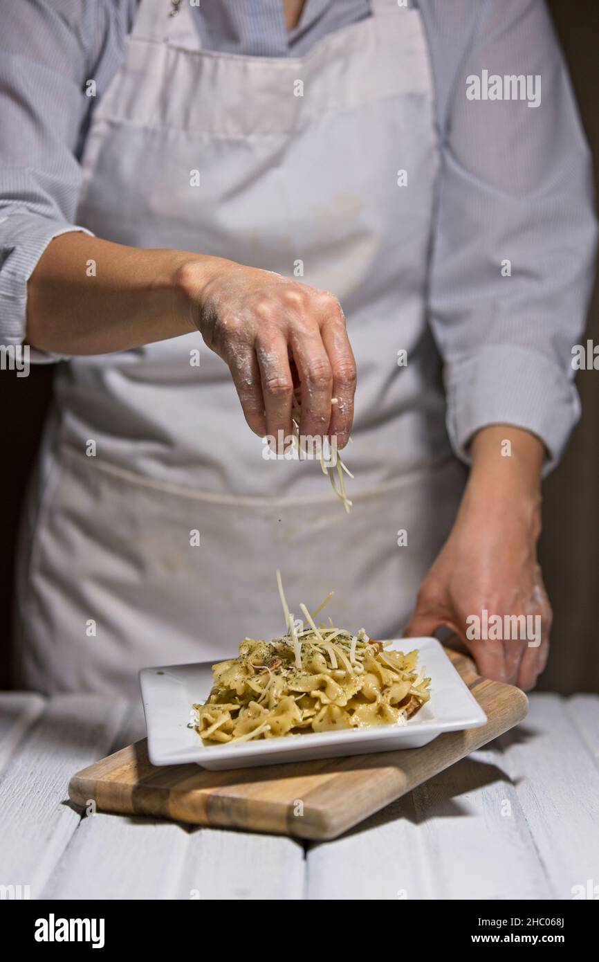 Saupoudrer un plat Banque de photographies et d’images à haute ...