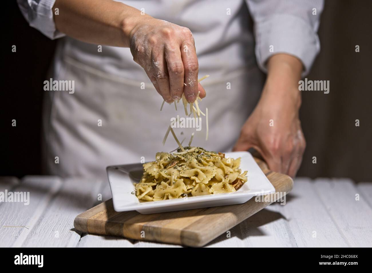 Saupoudrer un plat Banque de photographies et d’images à haute ...