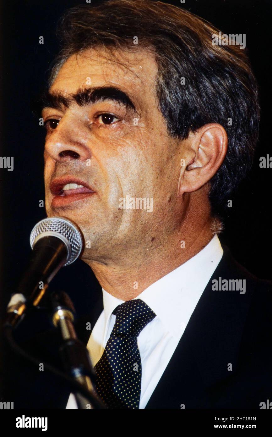 Archives 90ies : le politicien socialiste français Henri Emmanuelli ...