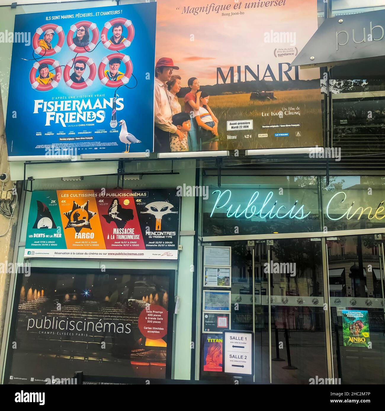 Movie posters outside french cinema theater Banque de photographies et ...