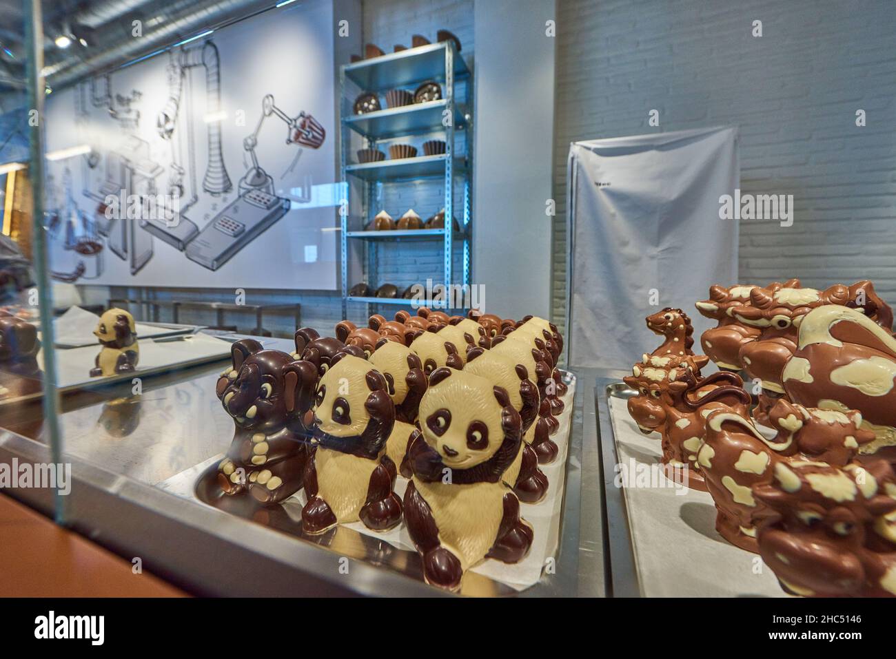 Visite de la boutique de la Maison Cailler dans le musée du chocolat de ...