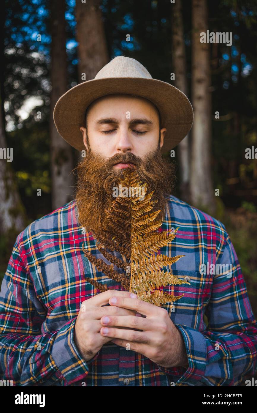 Homme feuille Banque de photographies et d’images à haute résolution ...