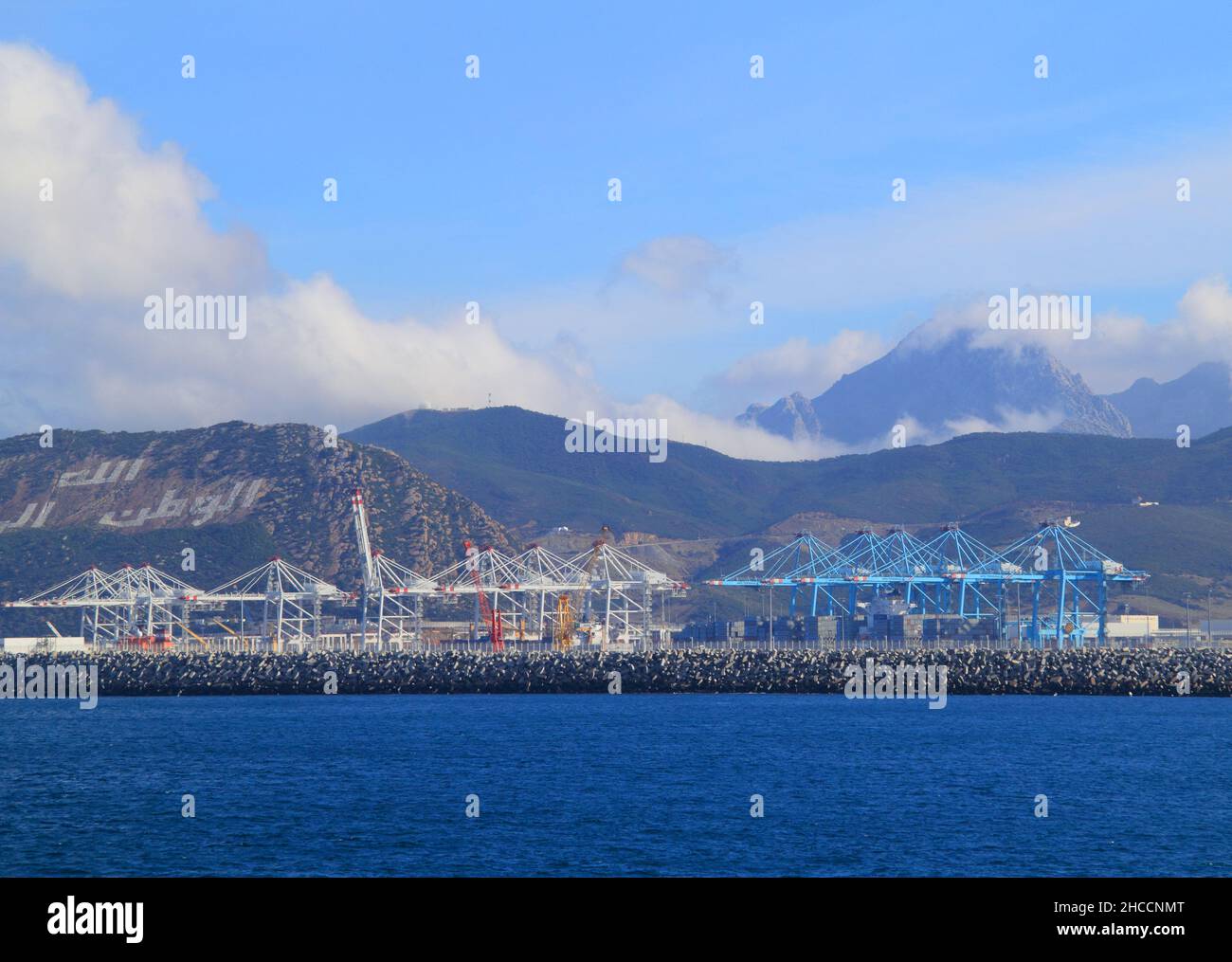 TANGER, MAROC.Vue panoramique du nouveau port de Tanger Med qui est ...