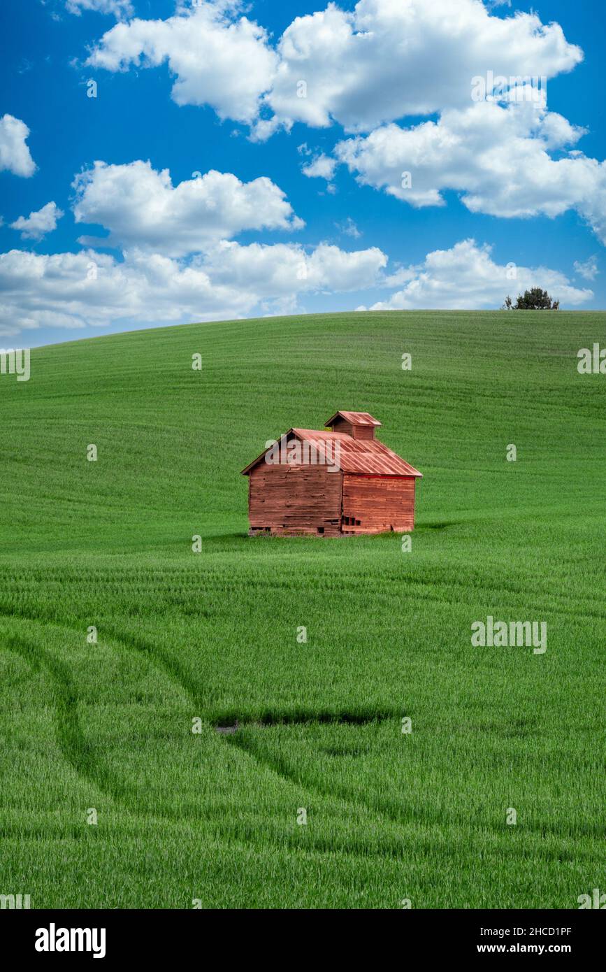 Ferme structure bois nuages Banque de photographies et d’images à haute ...