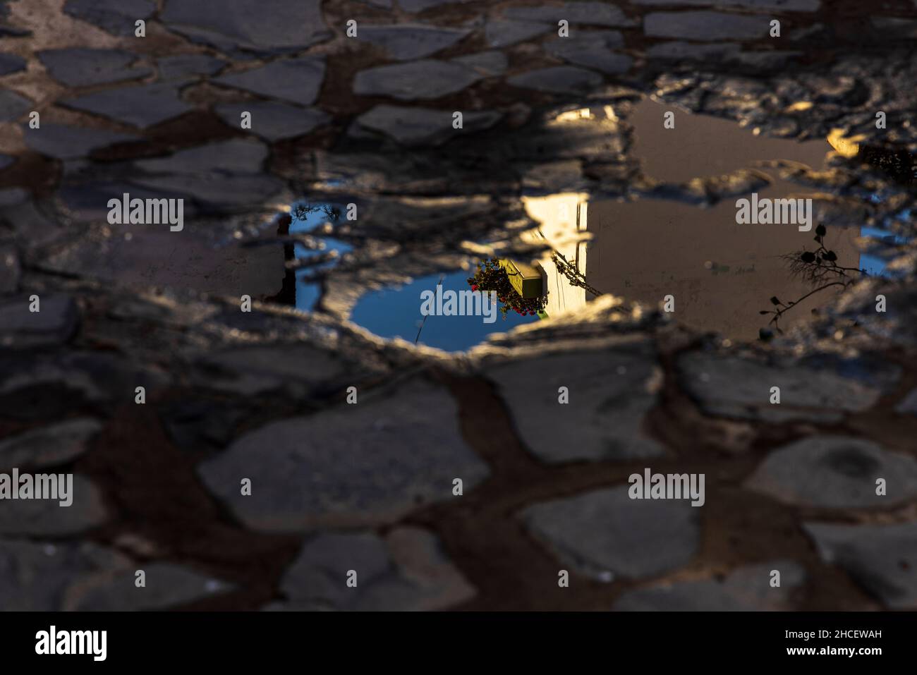 Reflet des flaques d'eau Banque de photographies et d’images à haute ...