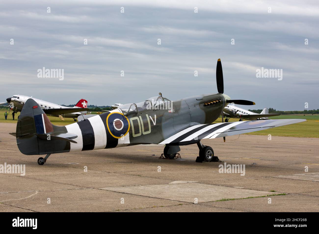 Spitfire invasion stripes Banque de photographies et d’images à haute résolution - Alamy