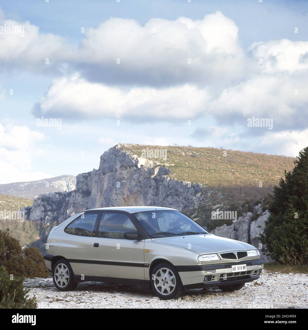 1996 Lancia Delta HPE 2,0 litres dans le sud de la France et Monte ...