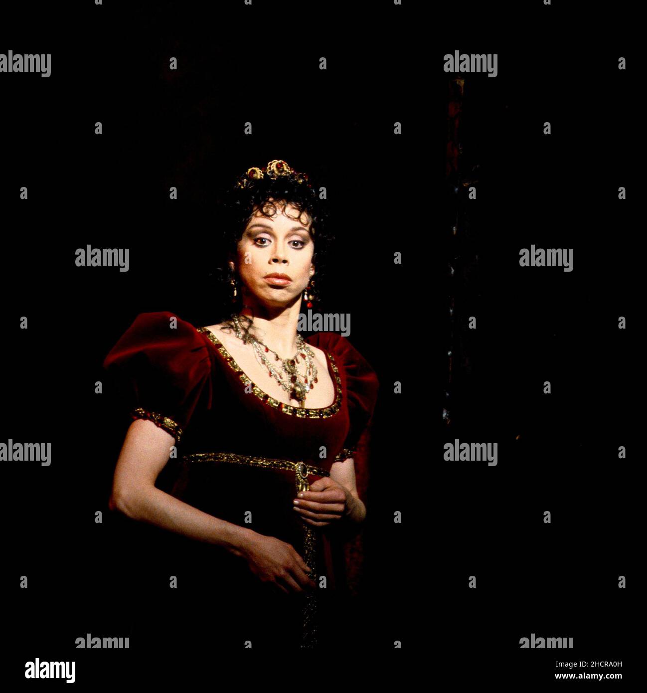 Acte 2: Maria Ewing (Floria Tosca) dans TOSCA par Puccini à l'Opéra ...