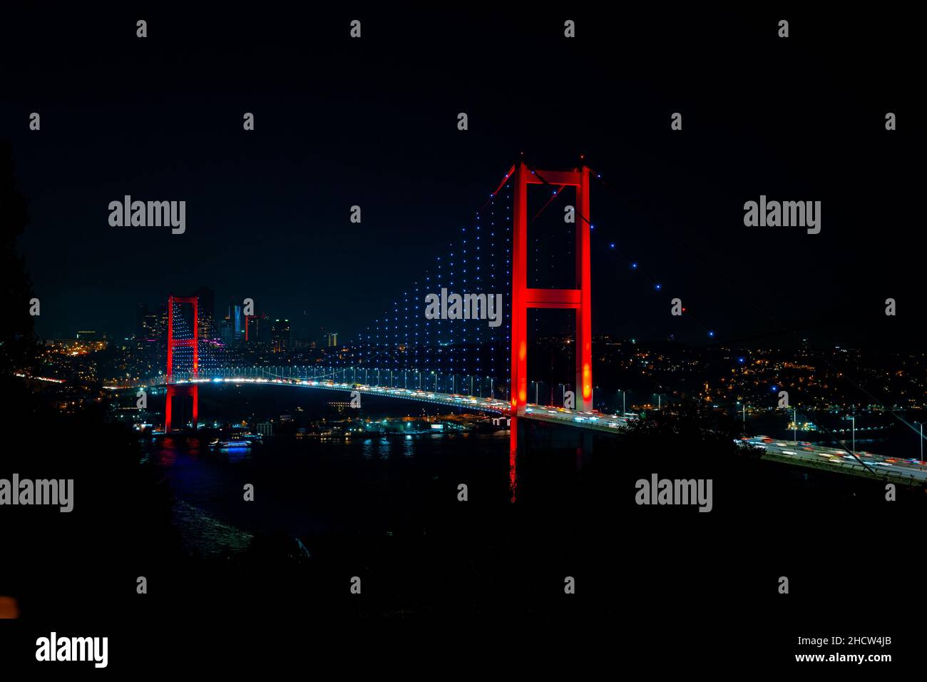 Pont du Bosphore.15th juillet pont des martyrs la nuit à Istanbul.Photo ...