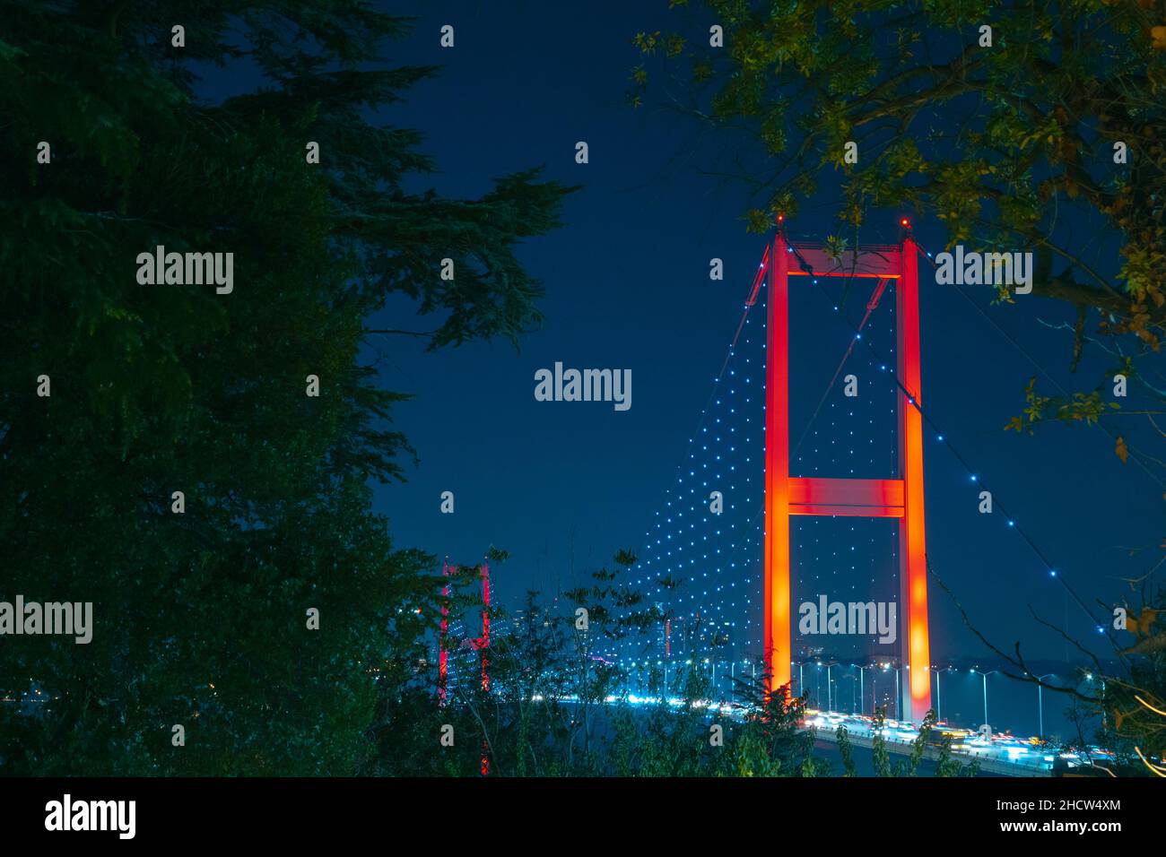 Pont du Bosphore.Pont du Bosphore la nuit à Istanbul.Photo de fond d ...