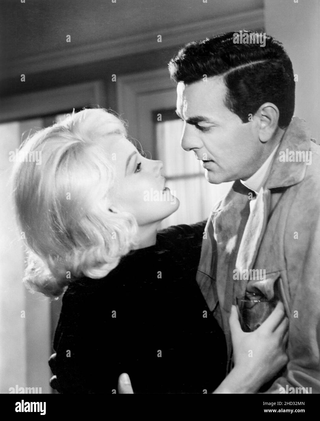 Carroll Baker, Mike Connors, sur le tournage du film, 'Harlow ... Carroll Baker, Mike Connors, sur le tournage du film, 'Harlow ...