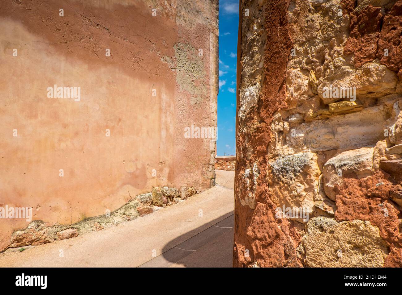 Murs ocre Banque de photographies et d’images à haute résolution - Alamy