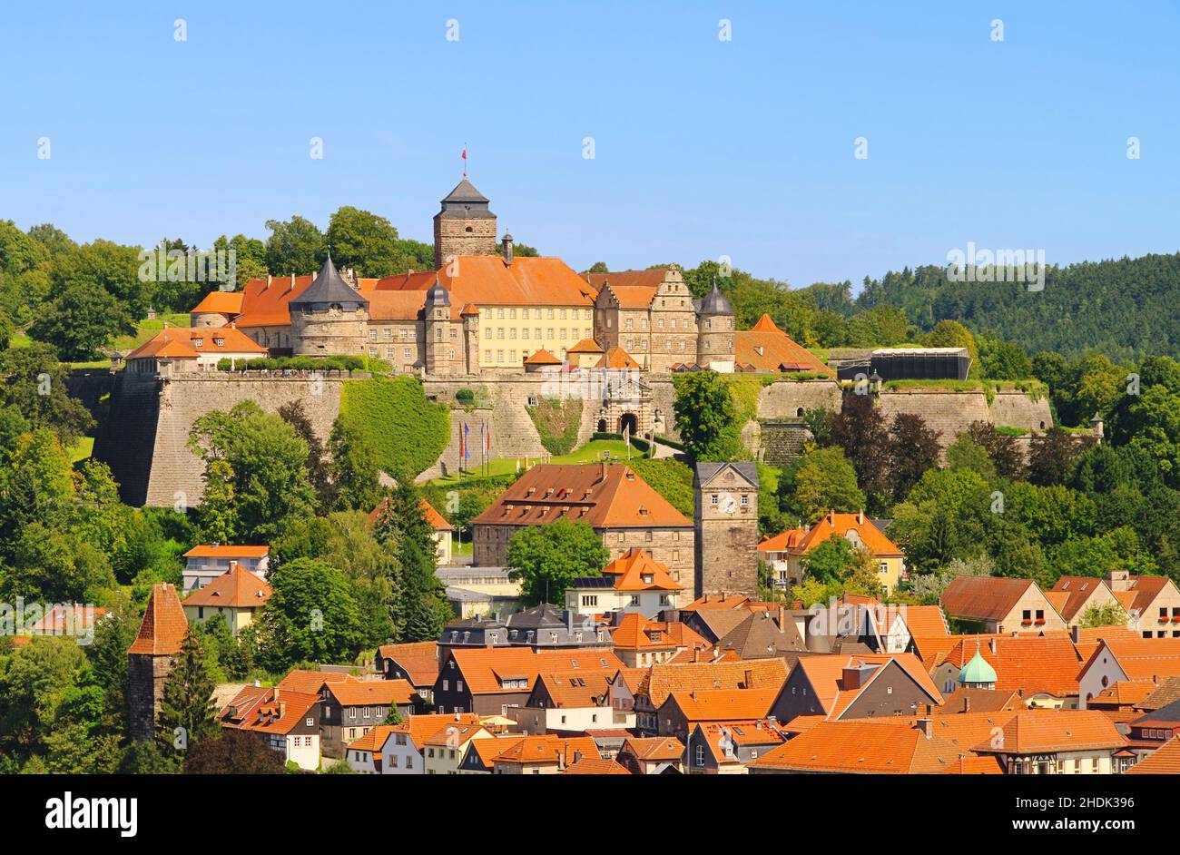 Vieille ville de kronach avec la forteresse de rosenberg Banque de ...