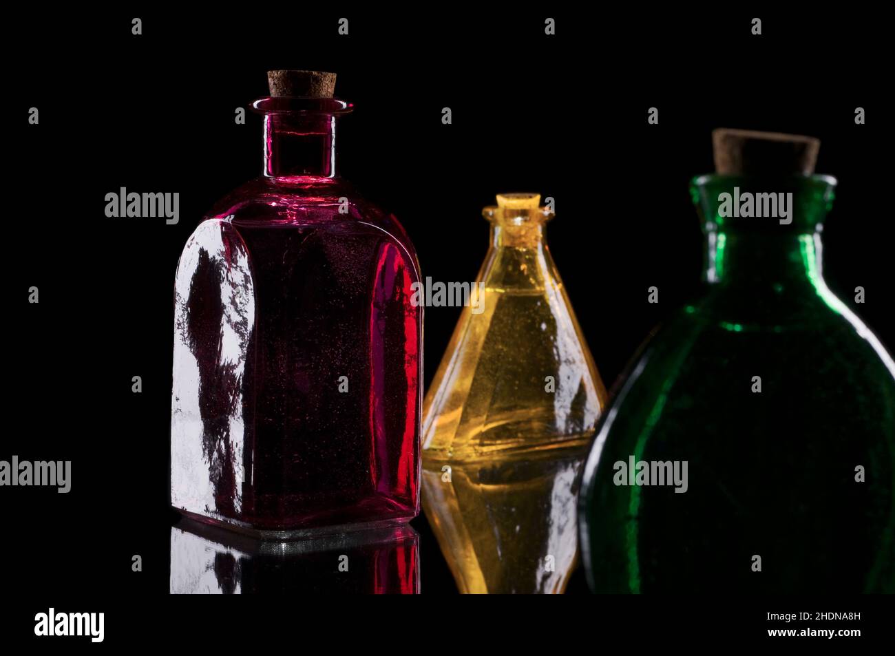 Verre coloré Banque de photographies et d’images à haute résolution - Alamy
